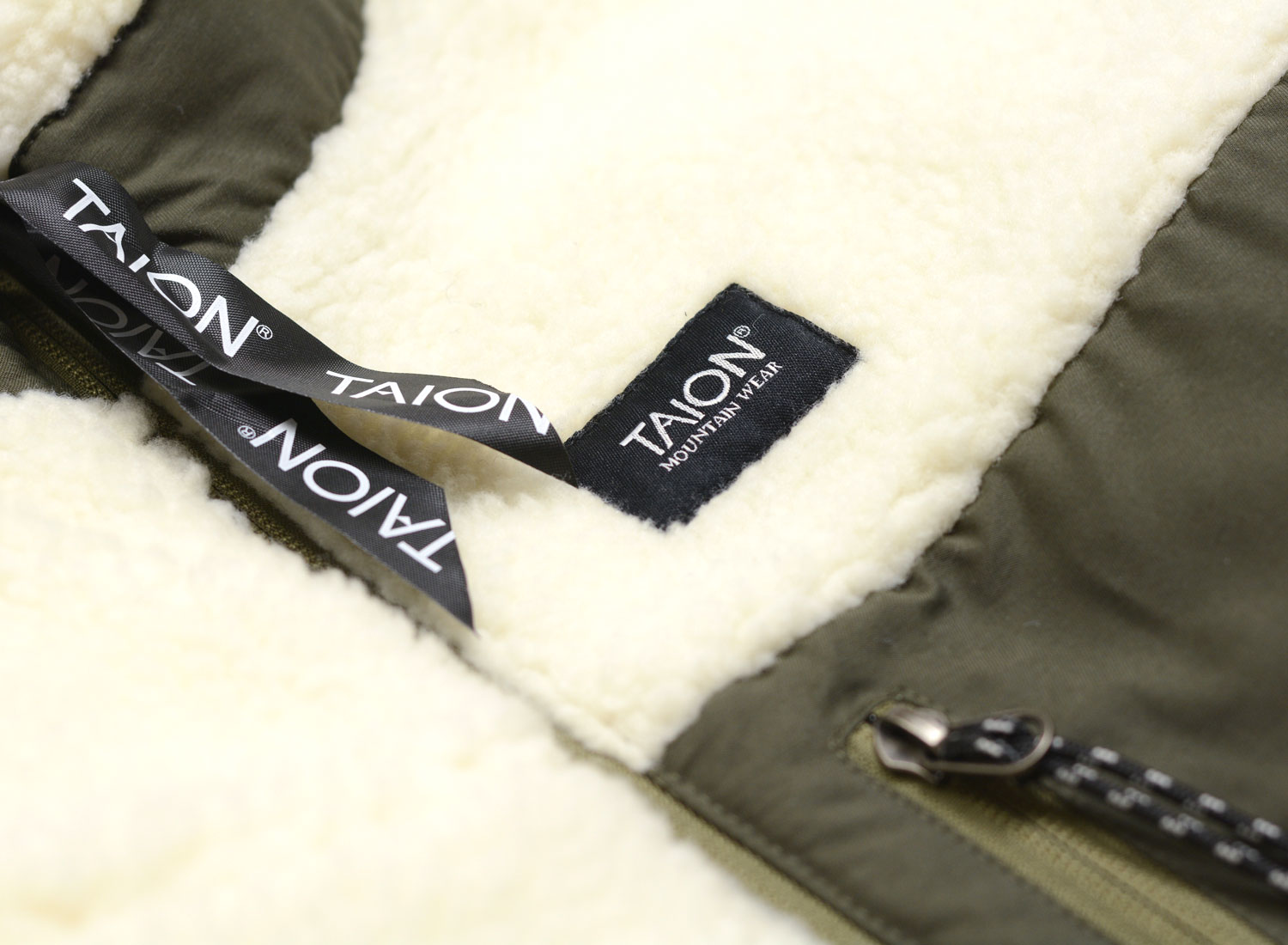 TAION DOWN X BOA REVERSIBLE DOWN JACKET OLIVE / IVORY